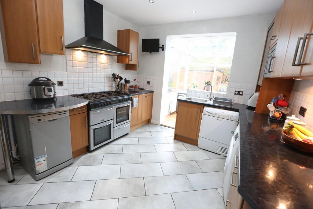 Pinner, HA5 4 bed semi-detached house - £824,950