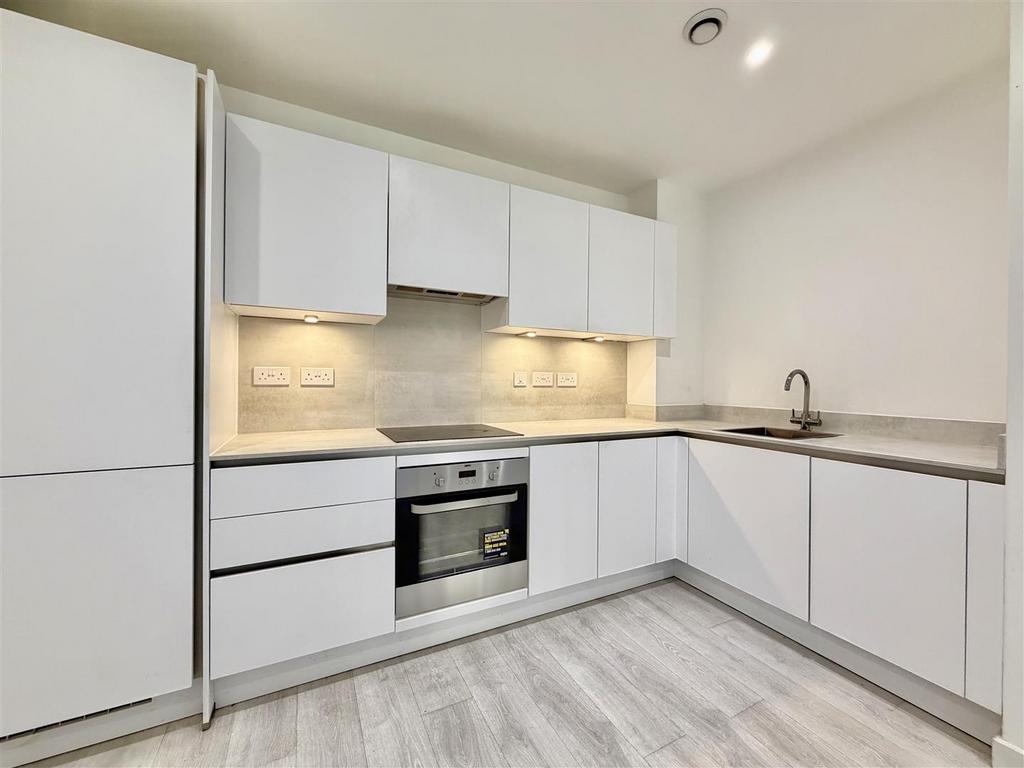 20 Prince Regent Road, Hounslow TW3 1 bed apartment - £1,500 pcm (£346 pw)
