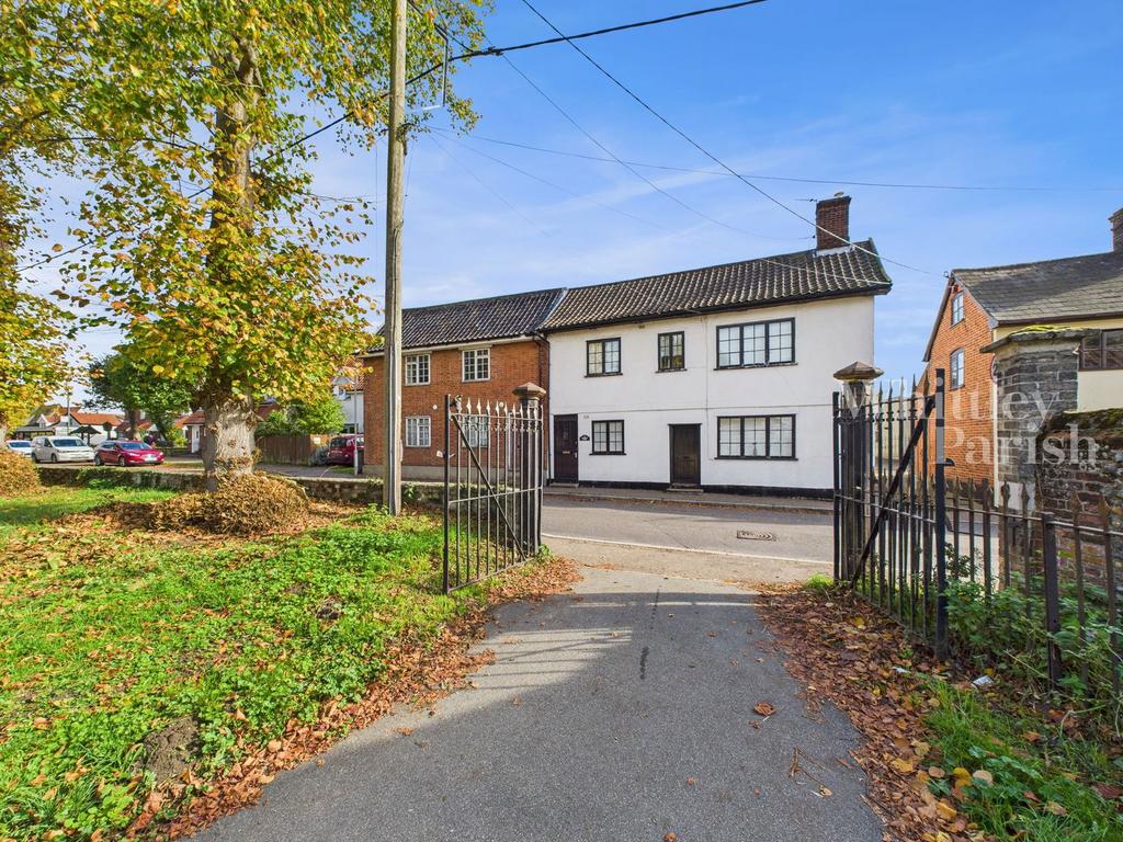 The Street, Dickleburgh 3 bed cottage - £325,000