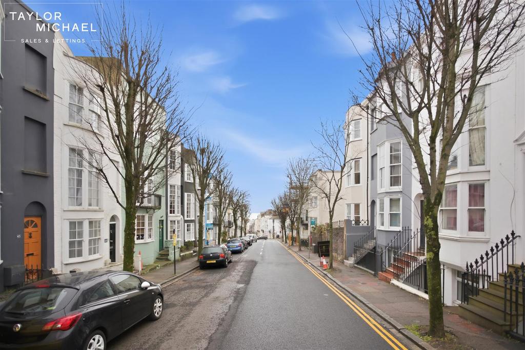 Egremont Place, Brighton 1 bed flat - £1,095 pcm (£253 pw)