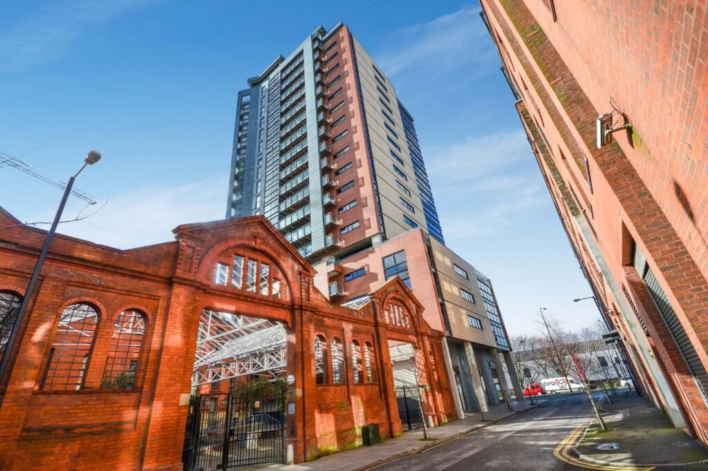 9 Mirabel Street, Salford M3 2 bed flat - £1,150 pcm (£265 pw)