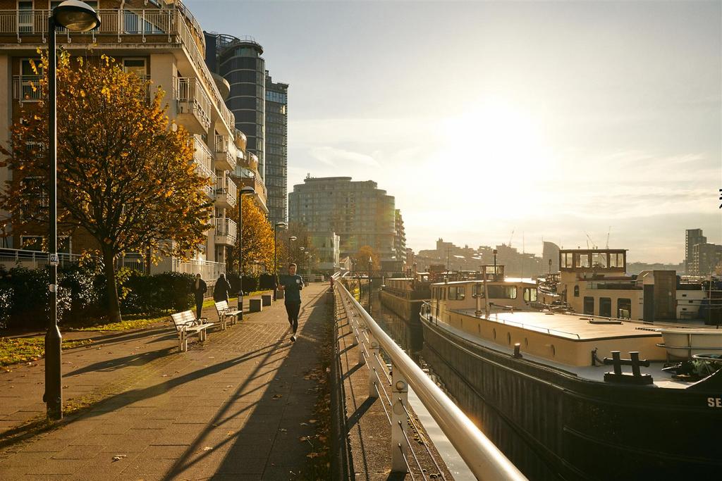 Mooring at Oyster Pier, Battersea, SW11 Houseboat for sale - £425,000
