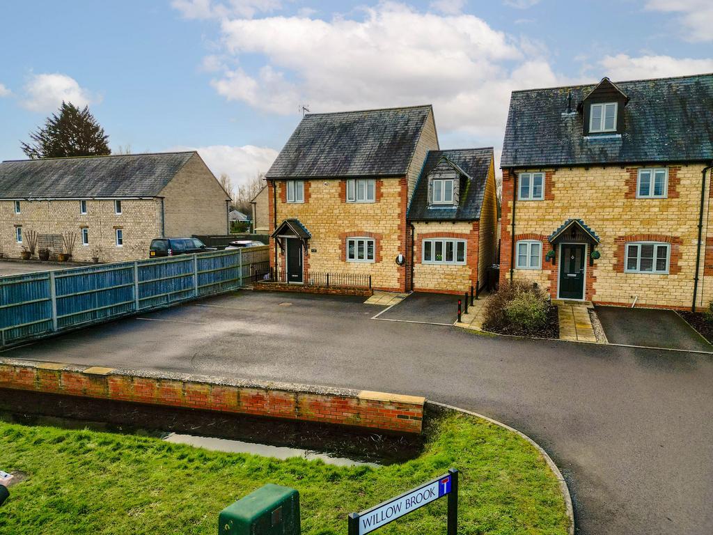 Ploughley Road, Bicester OX25 4 bed detached house - £595,000