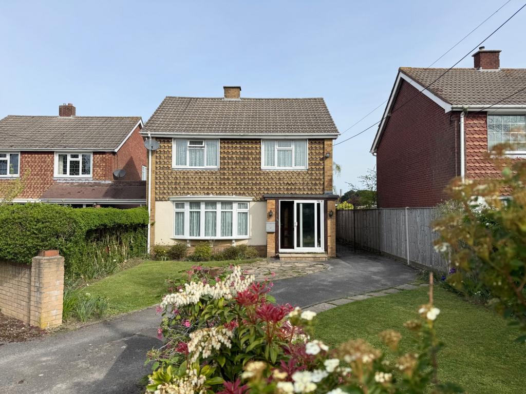 Rollestone Road, Holbury... 3 bed detached house for sale - £399,950