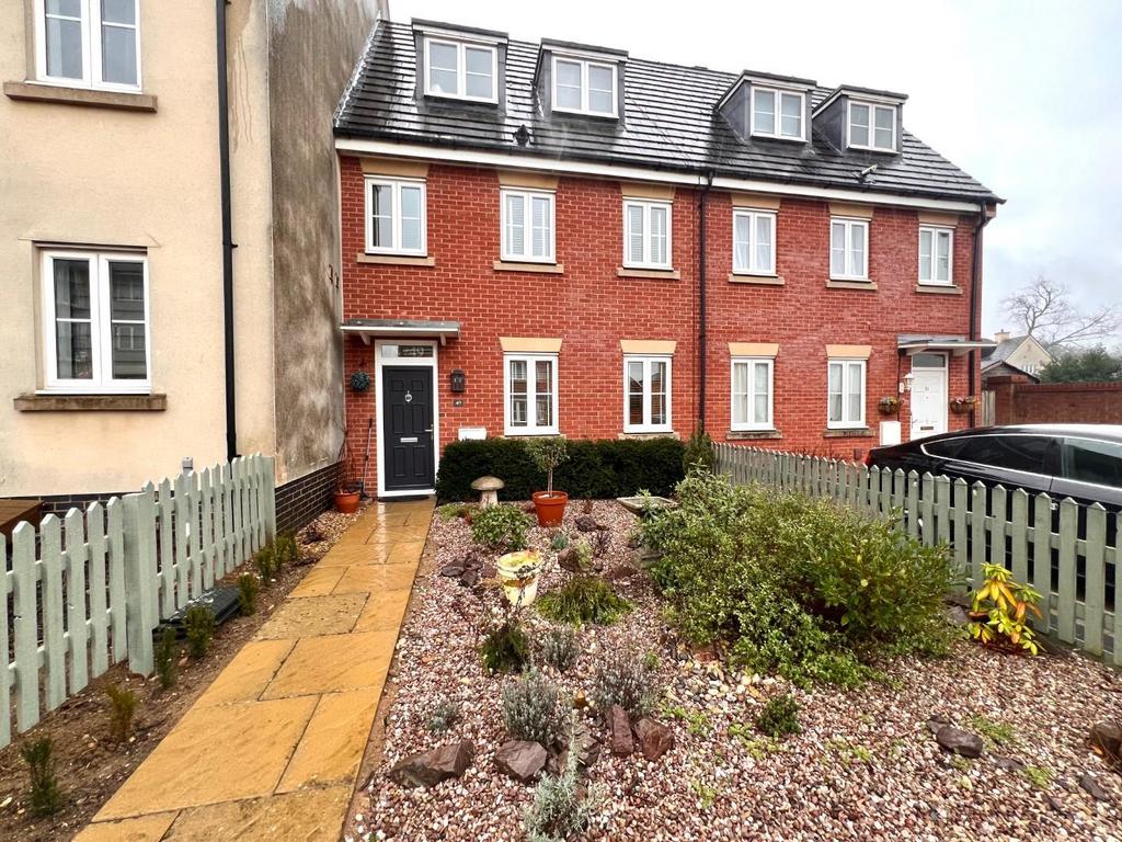 Berrywood Drive, St. Crispin... 3 bed townhouse for sale - £330,000