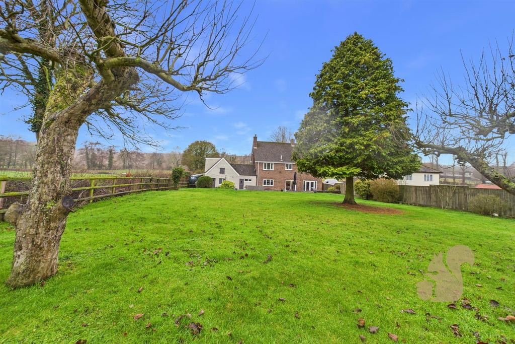 Aveley Lane, Shimpling IP29 6 bed detached house - £550,000