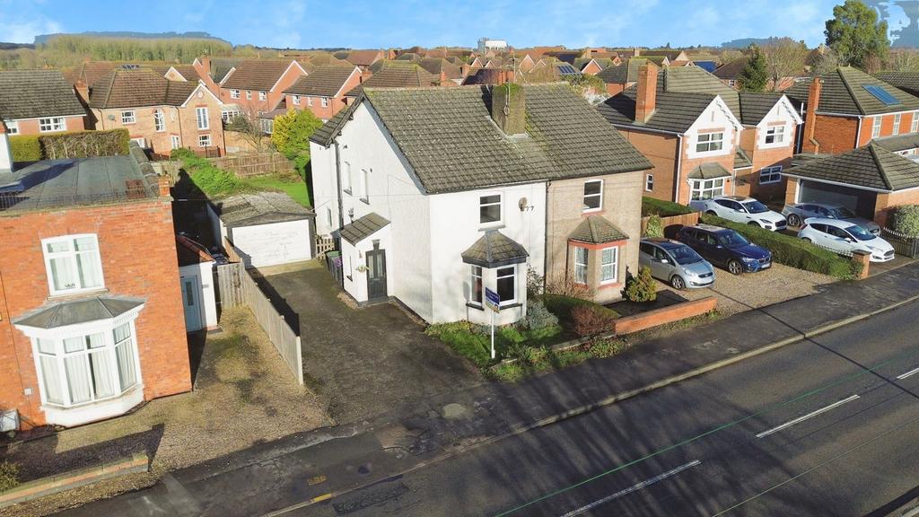 Grantham Road, Sleaford NG34 3 bed semi-detached house - £210,000