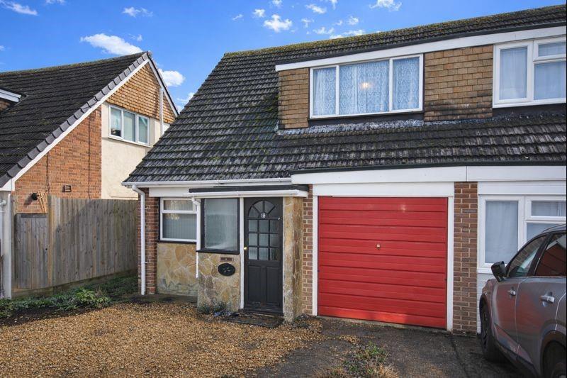 Priory Crescent, Roade, Northampton 3 bed semi-detached bungalow for ...