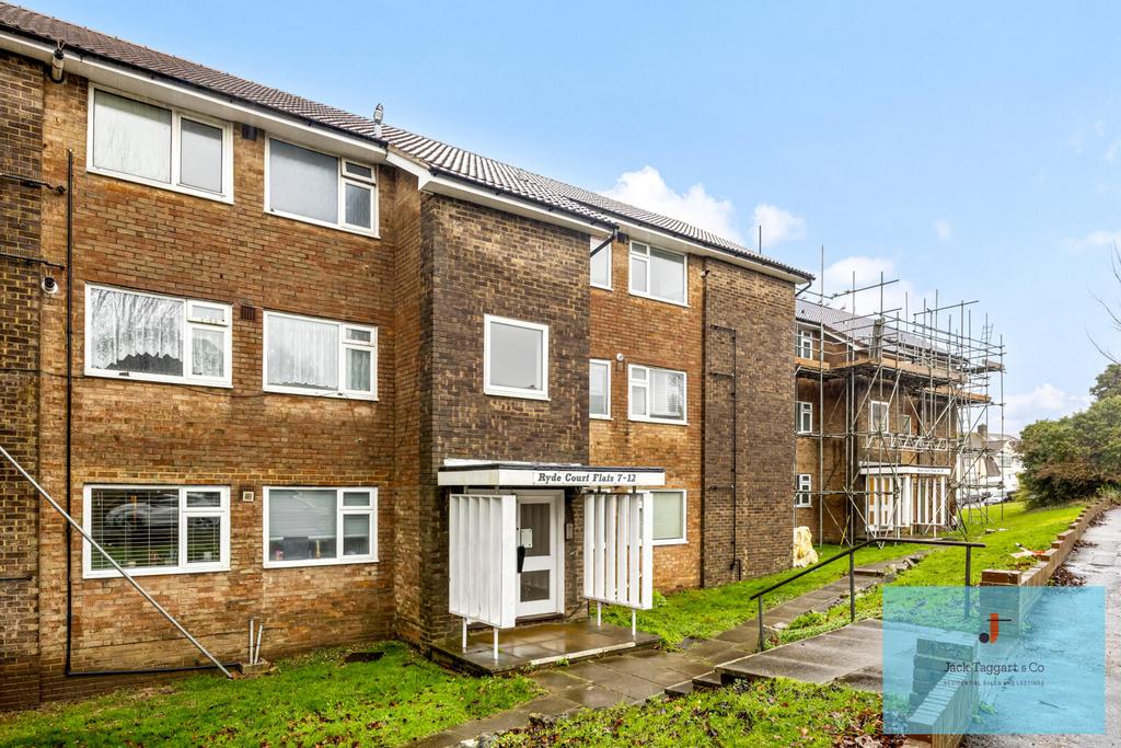 Hangleton Road, Hove 2 bed flat for sale - £250,000