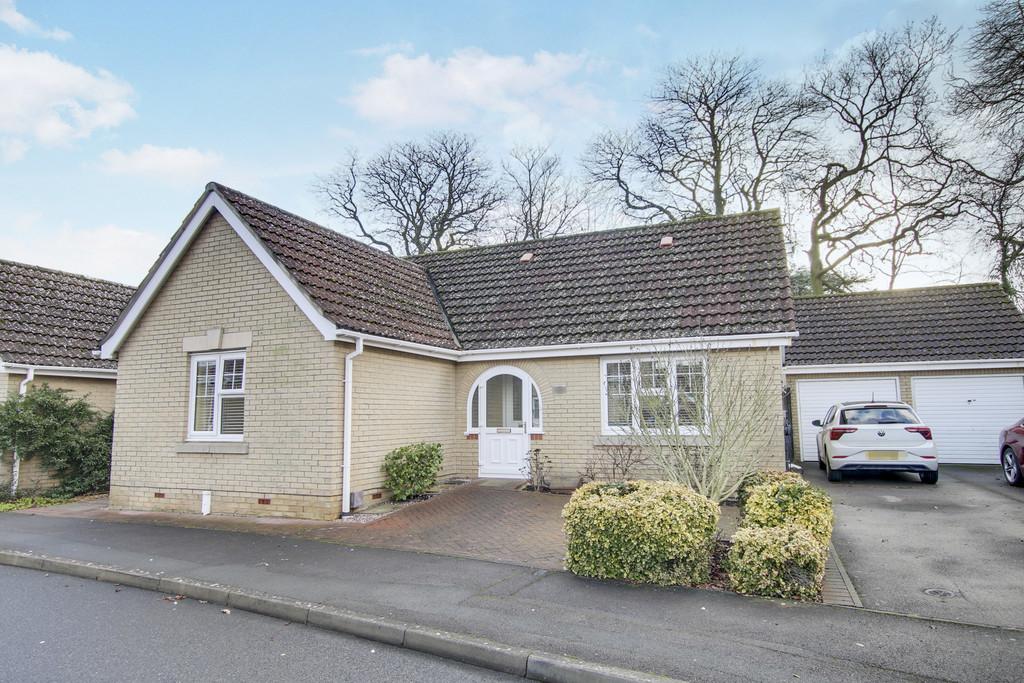 Foxglove Way, March PE15 2 bed detached bungalow for sale - £285,000