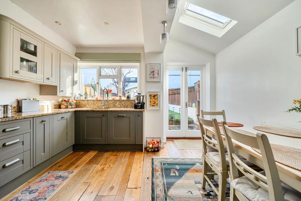 School Road, Winchester SO21 3 bed terraced house for sale - £600,000