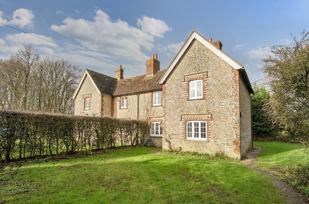 Midhurst Road, Lavant, PO18 3 bed semi-detached house for sale - £410,000