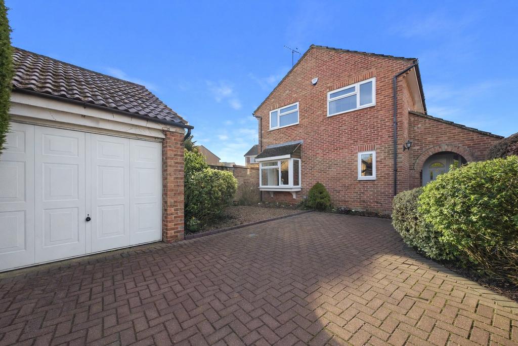 Apple Close, Tilehurst, Reading... 4 bed detached house for sale - £585,000