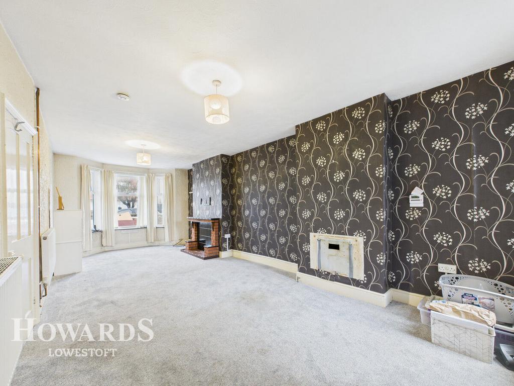 London Road South, Lowestoft 3 bed terraced house - £190,000