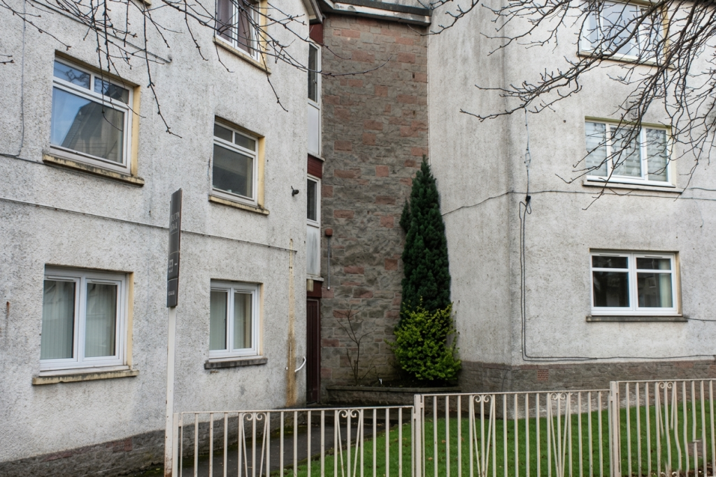 Deedes Street, Airdrie ML6 9AG 3 bed ground floor flat - £800 pcm (£185 pw)