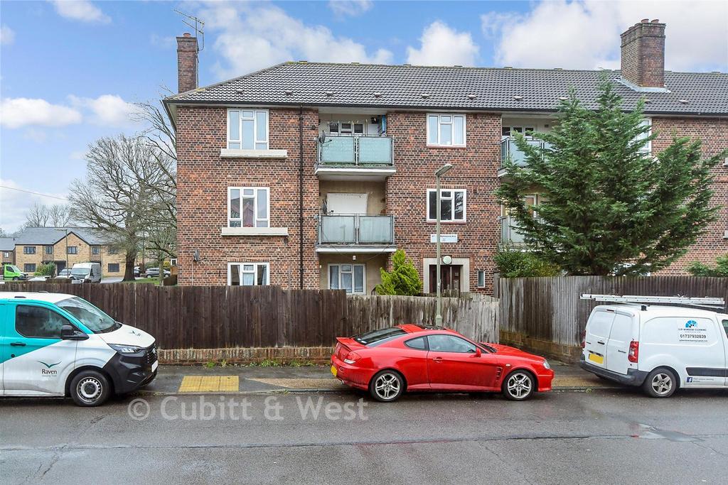 Malmstone Avenue, Merstham, Redhill... 2 bed ground floor flat - £260,000