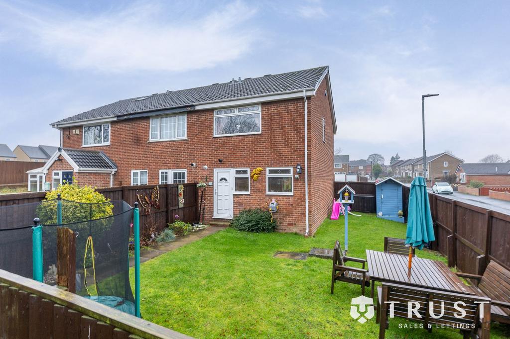 Branstone Grove, Ossett, WF5 3 bed end of terrace house for sale - £189,950
