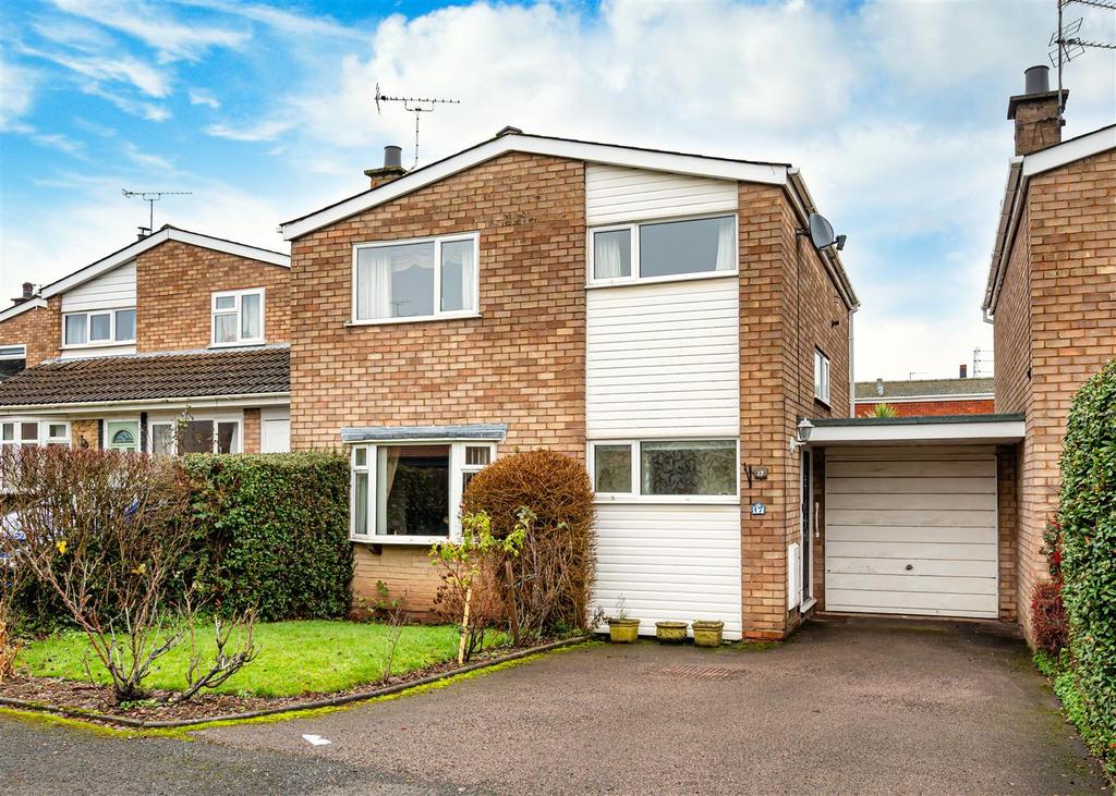 17 Chillington Drive, Codsall... 3 bed link detached house - £335,000