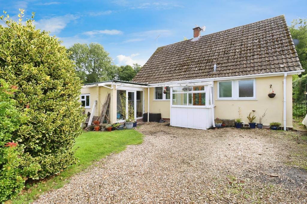 The Dingle, Knighton, LD7 3 bed detached bungalow for sale - £279,000