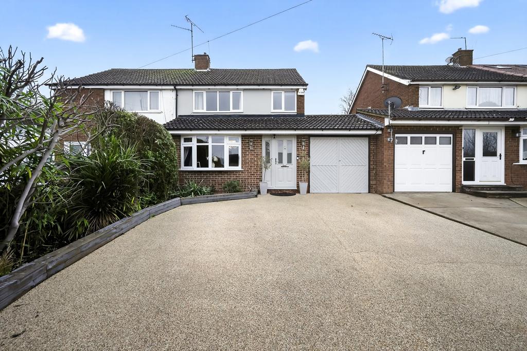 Mendip Way, Luton, LU3 3 bed semi-detached house for sale - £425,000