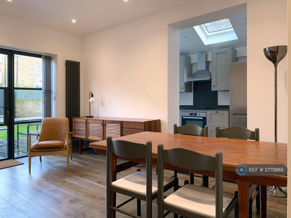 Cato Road, London, SW4 3 bed flat - £3,400 pcm (£785 pw)