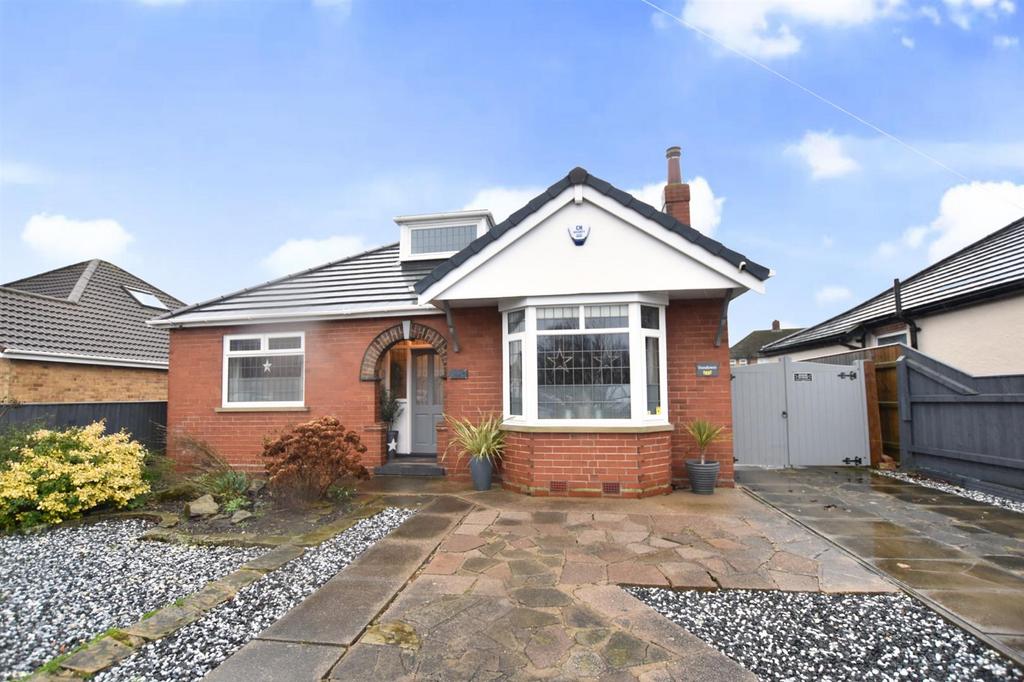 Springfield Road, Grimsby DN33 3 bed detached bungalow - £235,000