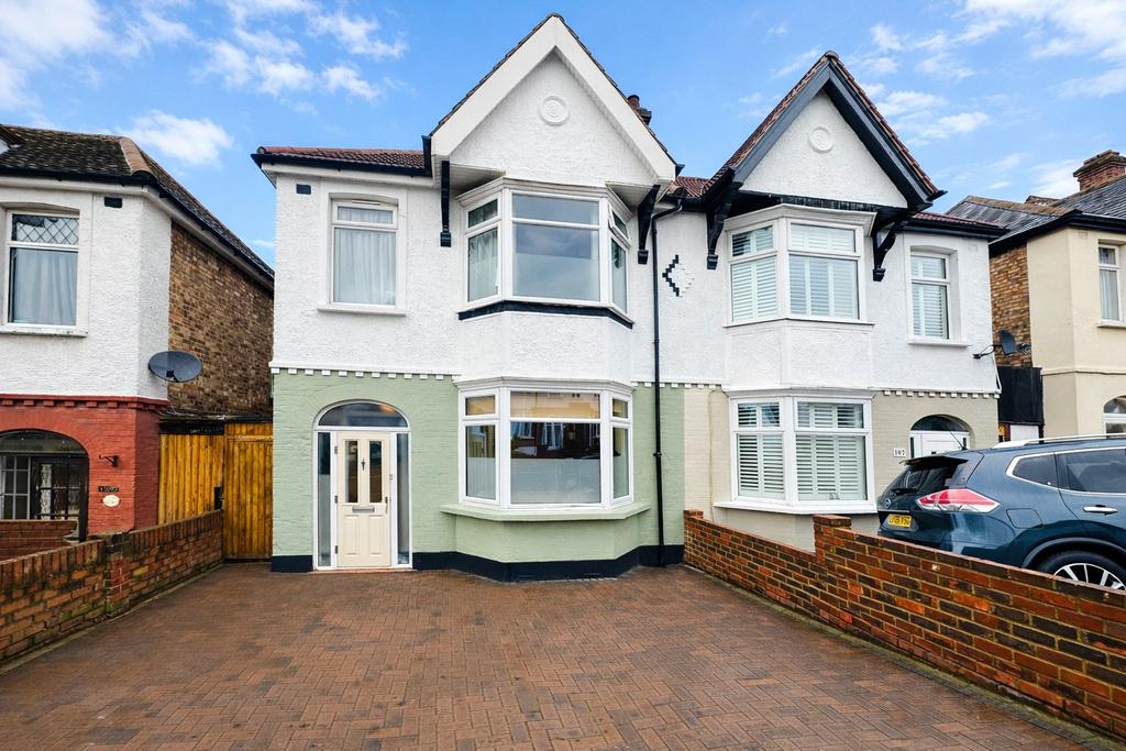Bellingham Road, London, SE6 3 bed semi-detached house for sale - £525,000