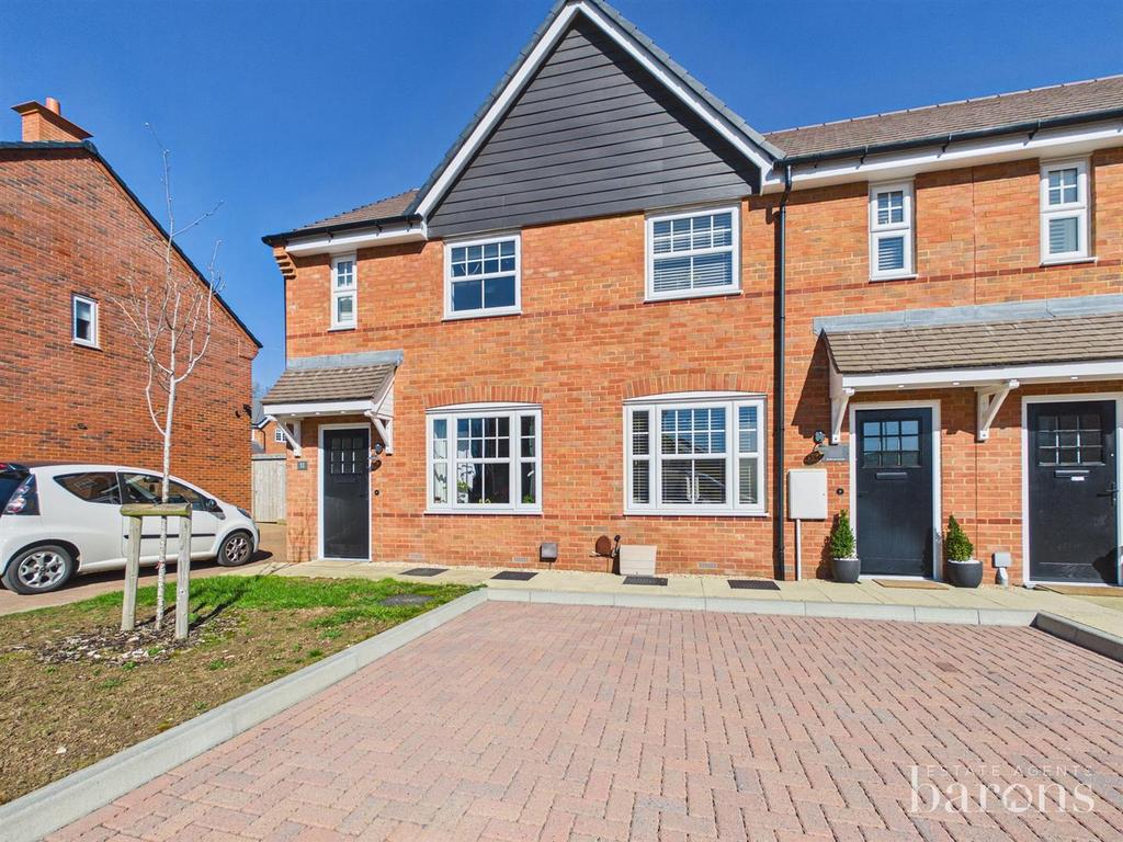 Redwood Avenue, Basingstoke RG23 2 bed terraced house - £347,000