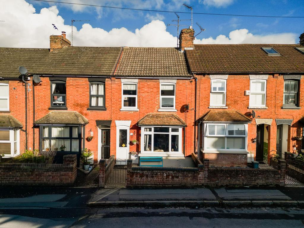 Highbridge Road, Aylesbury HP21 3 bed terraced house for sale - £299,950