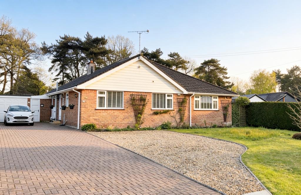 Webbs Close, Ashley Heath, BH24 2EP 4 bed bungalow for sale - £625,000