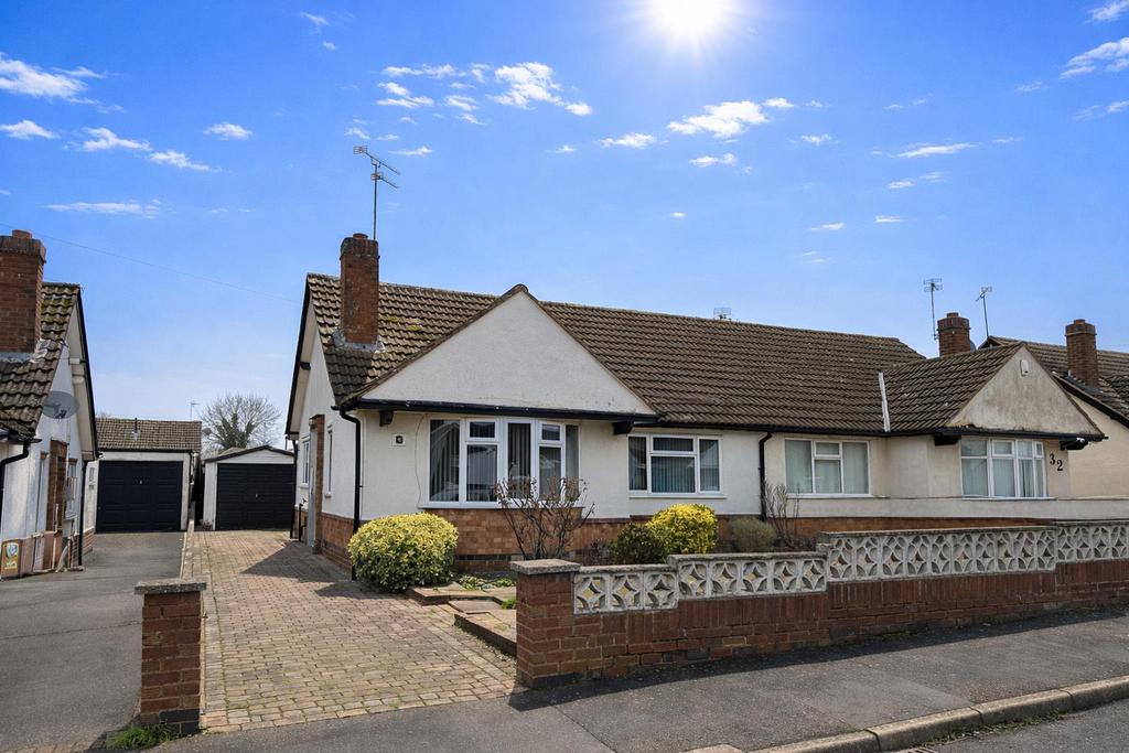 Norfolk Road, Wigston LE18 2 bed semi-detached bungalow for sale - £260,000