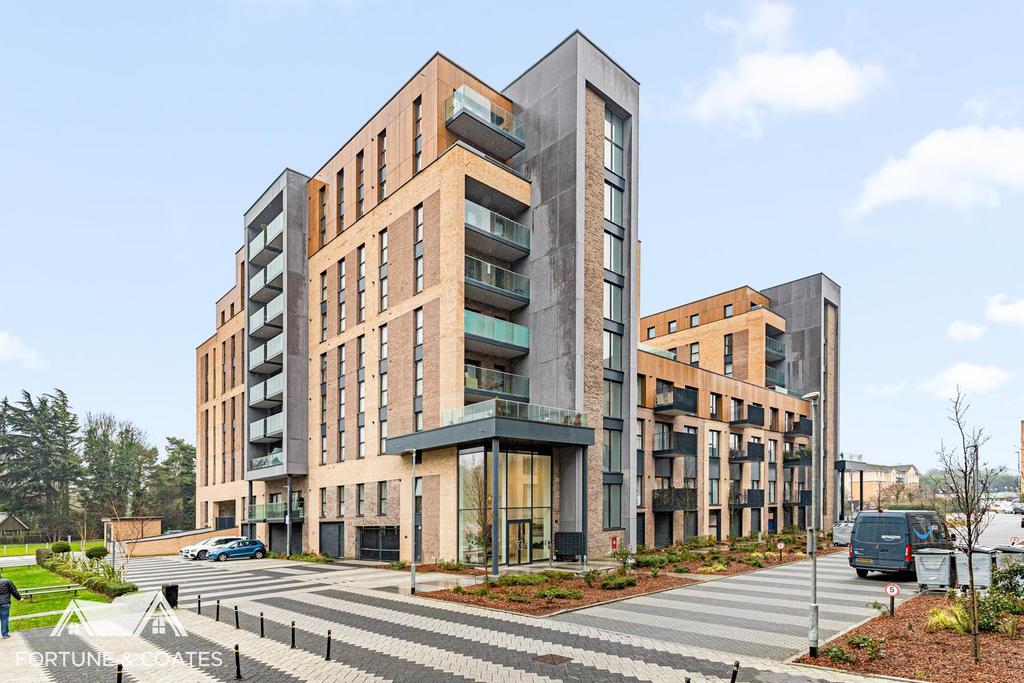 Edinburgh Gate, Harlow 2 bed apartment for sale - £325,000