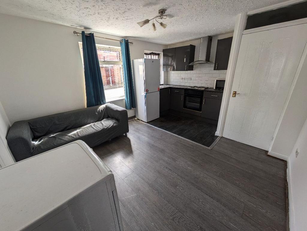 Treherbert Street, Cardiff CF24 2 bed apartment - £135,000