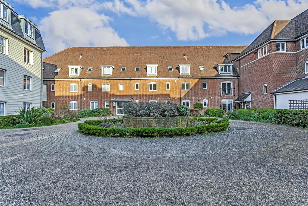 Wingfield Court, Banstead 2 bed apartment for sale - £375,000