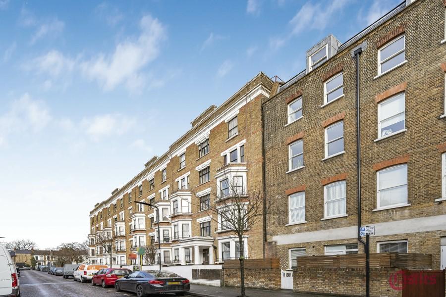 Quested Court, Hackney, E5 2 bed flat - £1,950 pcm (£450 pw)