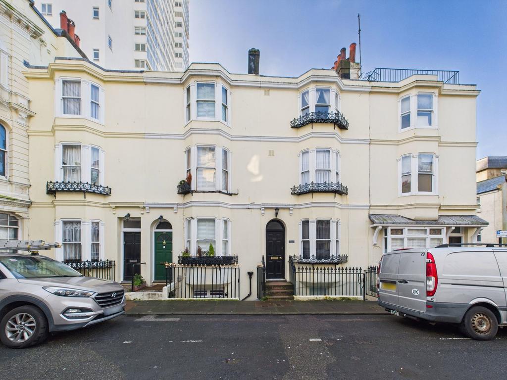 Regency Square, Brighton, BN1 2FJ 1 bed flat - £180,000