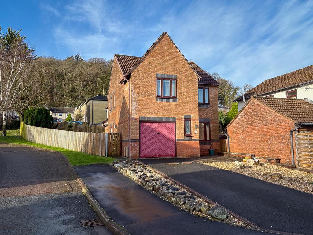 Lon Y Plas, Johnstown, Carmarthen 3 bed house for sale - £240,000