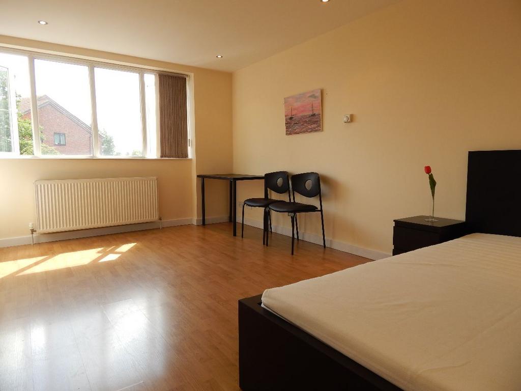 295 Rayners Lane, Harrow HA2 Studio - £1,050 pcm (£242 pw)