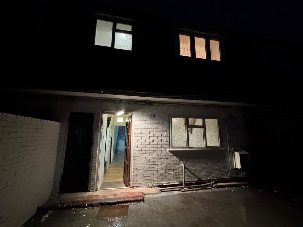 113a Mungo Park Road Rainham RM13 7PP 2 bed detached house - £1,750 pcm ...