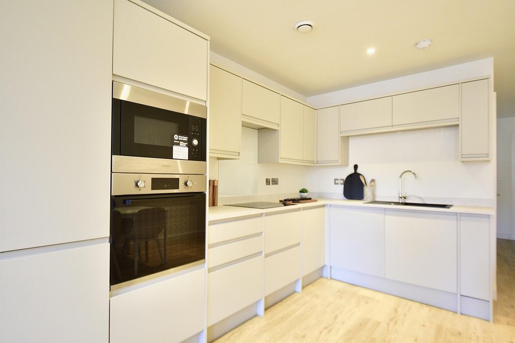 Duval House, SW11 2 bed flat - £2,100 pcm (£485 pw)