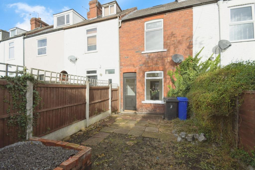 Park Street, Chesterfield... 2 bed terraced house for sale - £110,000