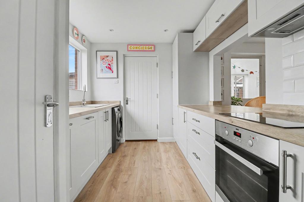 Highbury Close, Eastleigh SO50 3 bed detached house - £400,000