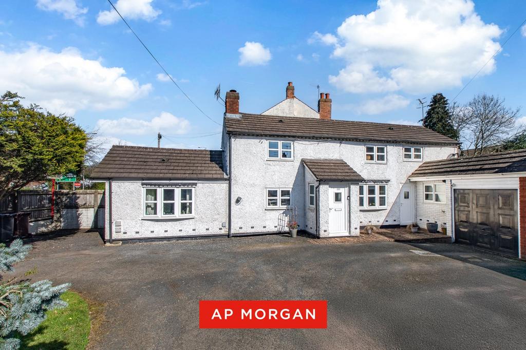Birmingham Road, Lickey End... 2 bed link detached house - £340,000