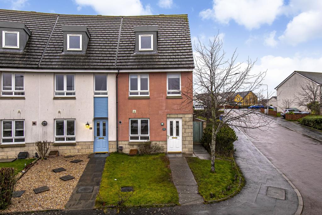 42 Merlin Drive, Dunfermline, KY11 8RX 3 bed townhouse for sale - £239,950