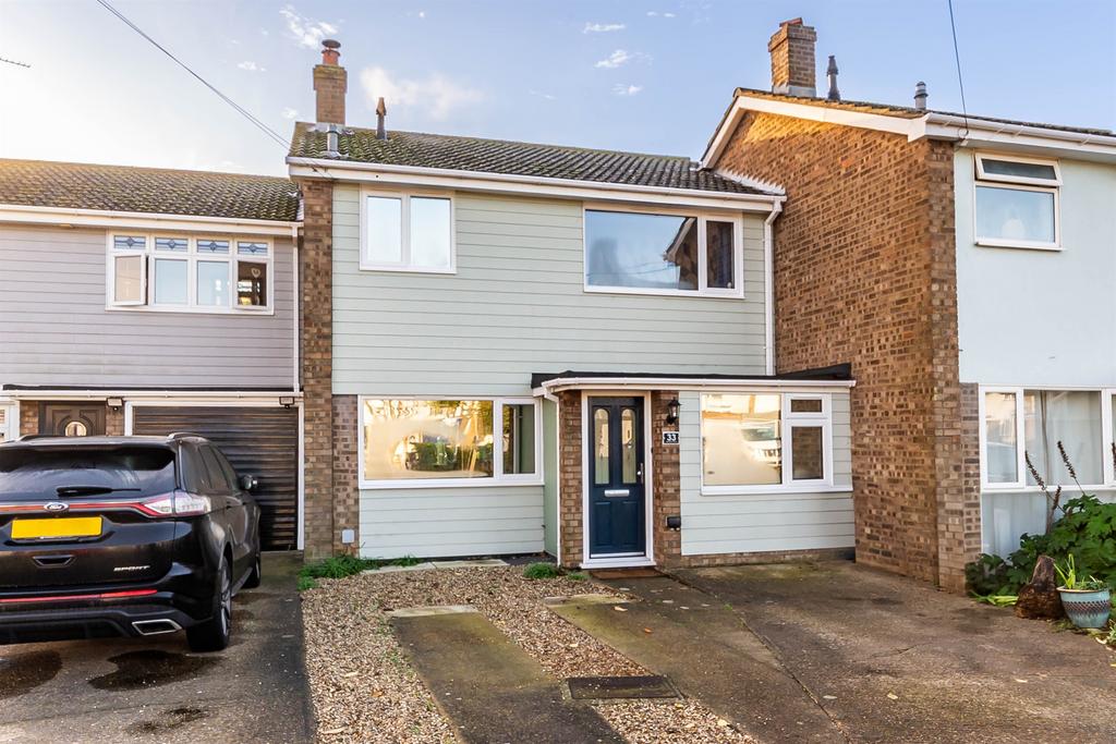 Winstree Road, Burnham-On-Crouch 3 bed terraced house - £350,000