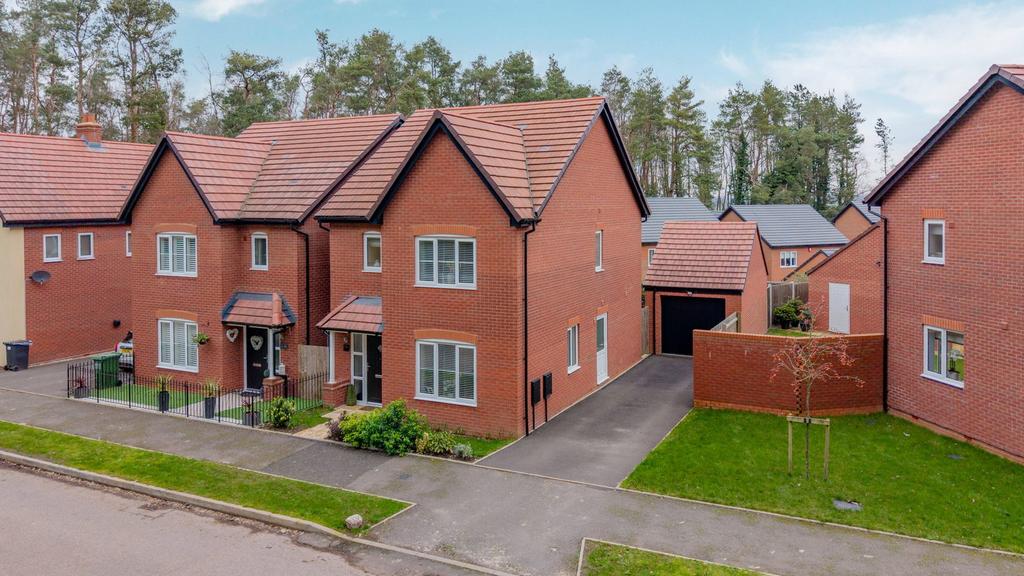 Lea Castle Drive, Kidderminster DY10 3 bed detached house for sale - £ ...