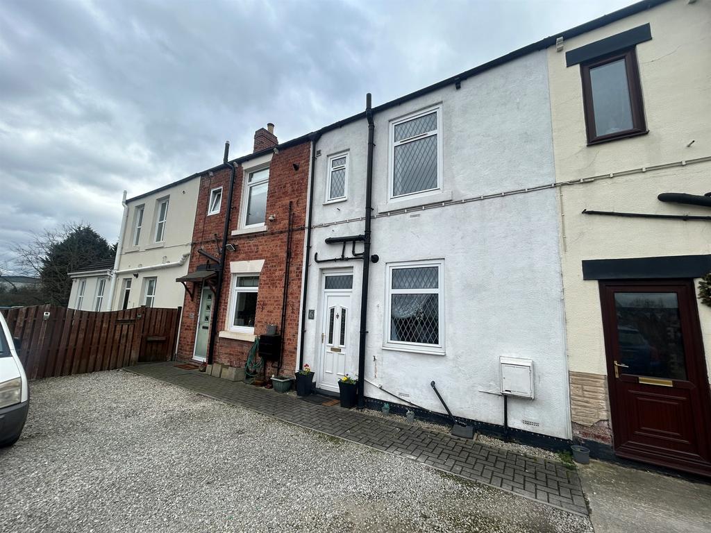 Moorland Place, Stanley, WAKEFIELD 2 bed terraced house for sale - £180,000
