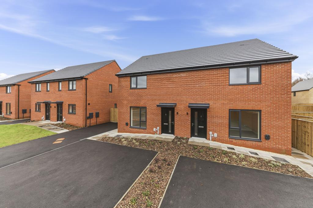 Kittiwake Road, Edenthorpe DN3 3 bed semi-detached house for sale - £60,000