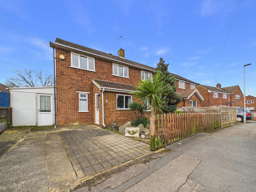 Severn Way, Tilehurst, Reading, RG30 4 bed semi-detached house for sale ...