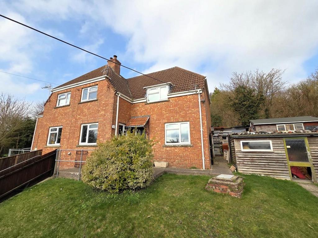 Little London, Warminster BA12 4 bed semi-detached house - £140,000